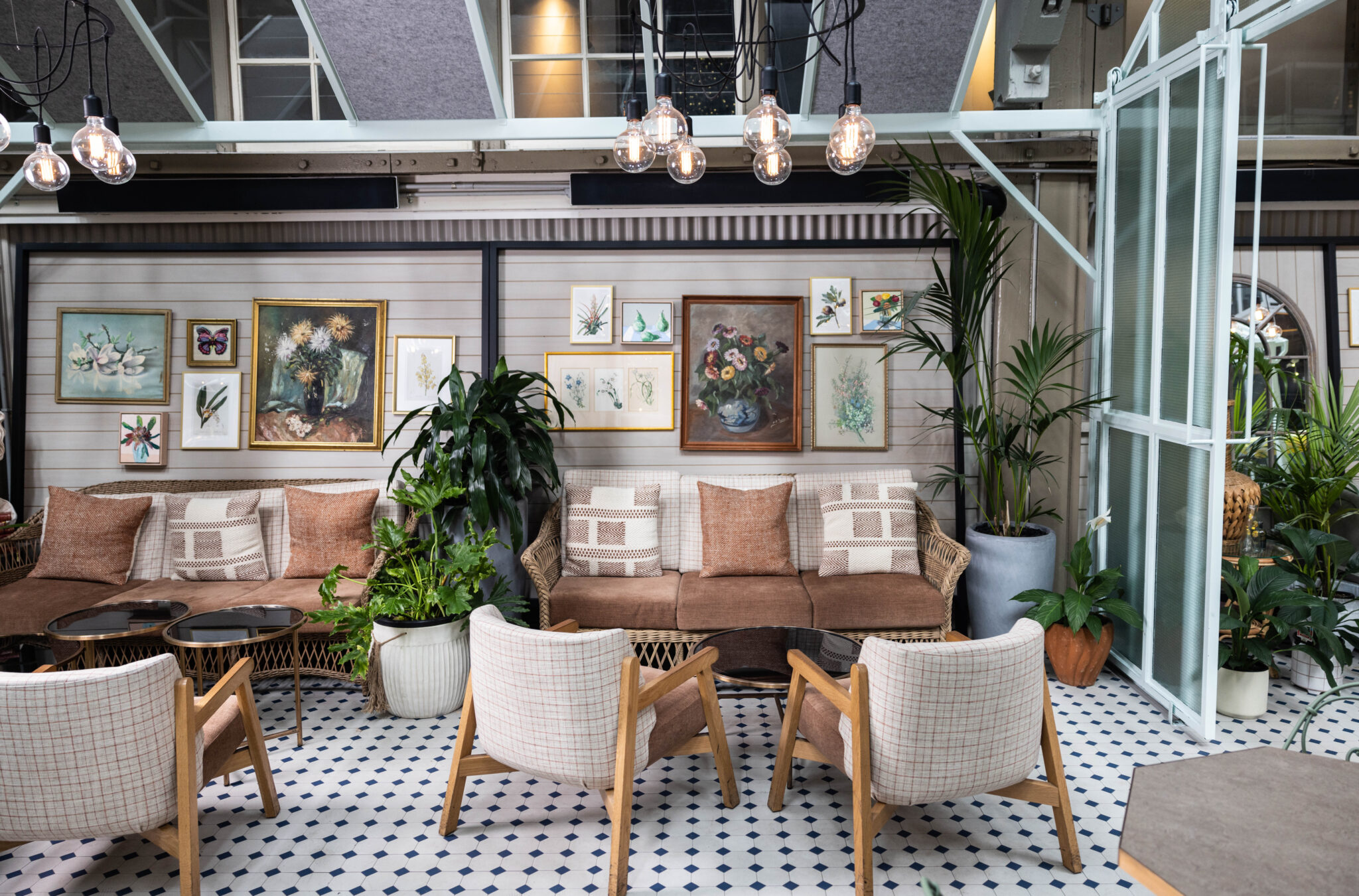 Lounge & Dining Bookings | Ovolo Woolloomooloo Hotel, Sydney